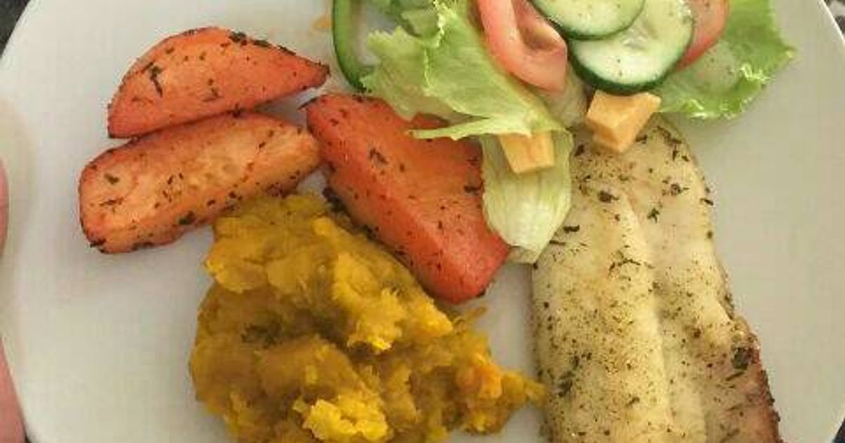 Grilled Hake Fillet With Veggies Recipe by Mtandij - Cookpad