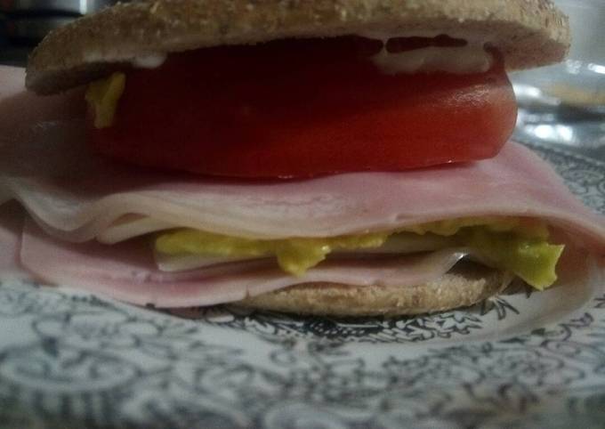 Sándwich de york, queso y aguacate Receta de Elena Castillo Ruiz- Cookpad