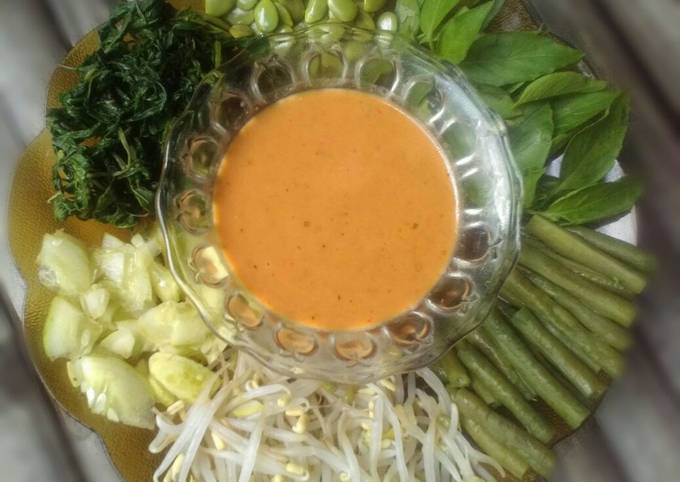Resep Pecel sayur daun kenikir oleh FÎTRÎ - Cookpad