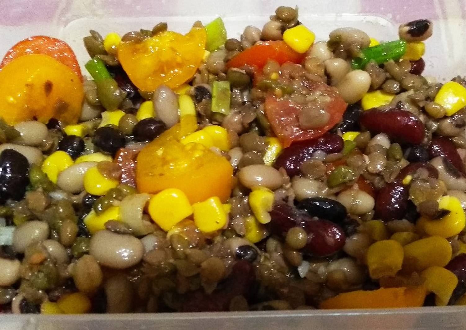Σαλάτα με Όσπρια συνταγή από Stavi Tzia - Cookpad