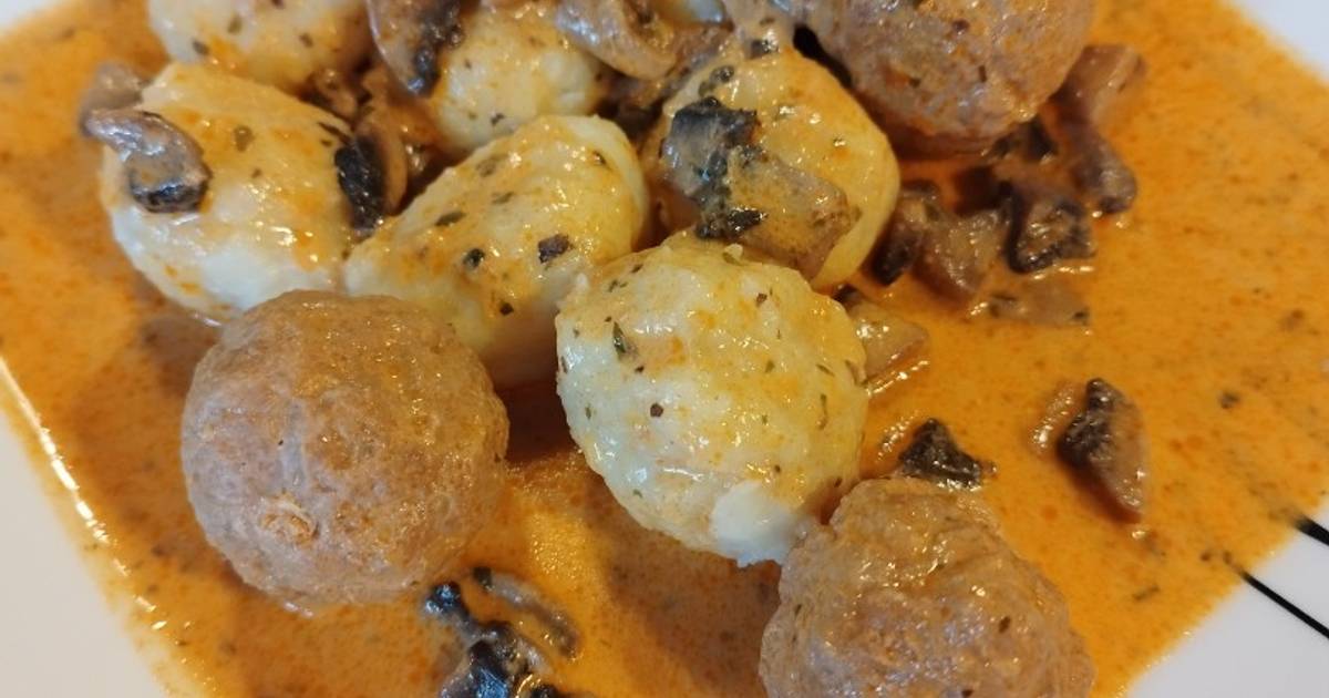 Húsgombóc gombás raguban krumpli gombóccal gluténmentesen | Ferencné ...