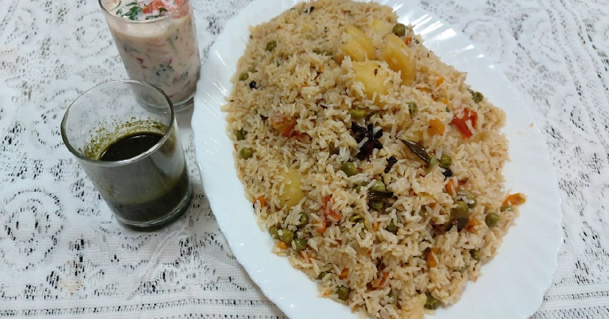 Veg Polaw With Onion Raita Recipe by Nargis shaikh Shaukat - Cookpad