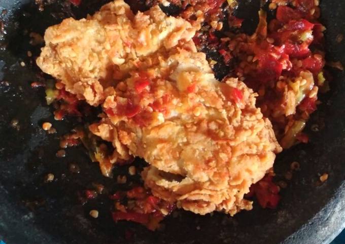 Resep Ayam geprek sambal huh hah oleh mama ayu - Cookpad Resep Ayam geprek sambal huh hah oleh mama ayu - Cookpad