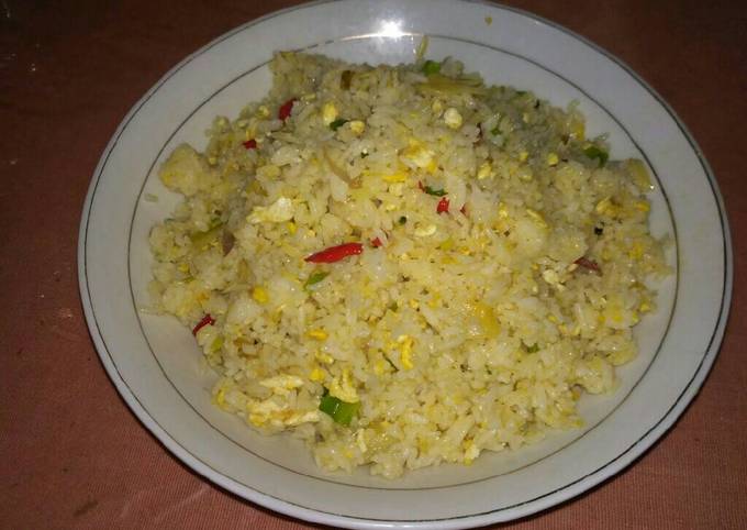 Resep Nasi goreng minimalis oleh Apriana Trisa Putri Suib - Cookpad