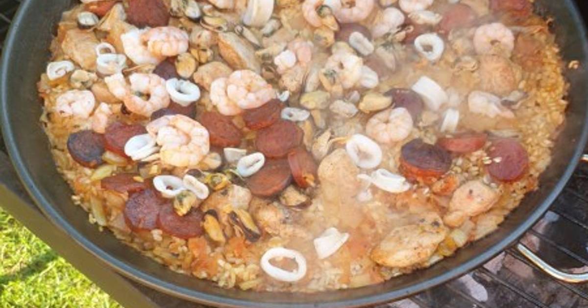 Chicken and Seafood Paella Recipe by Tom Horrex - Cookpad