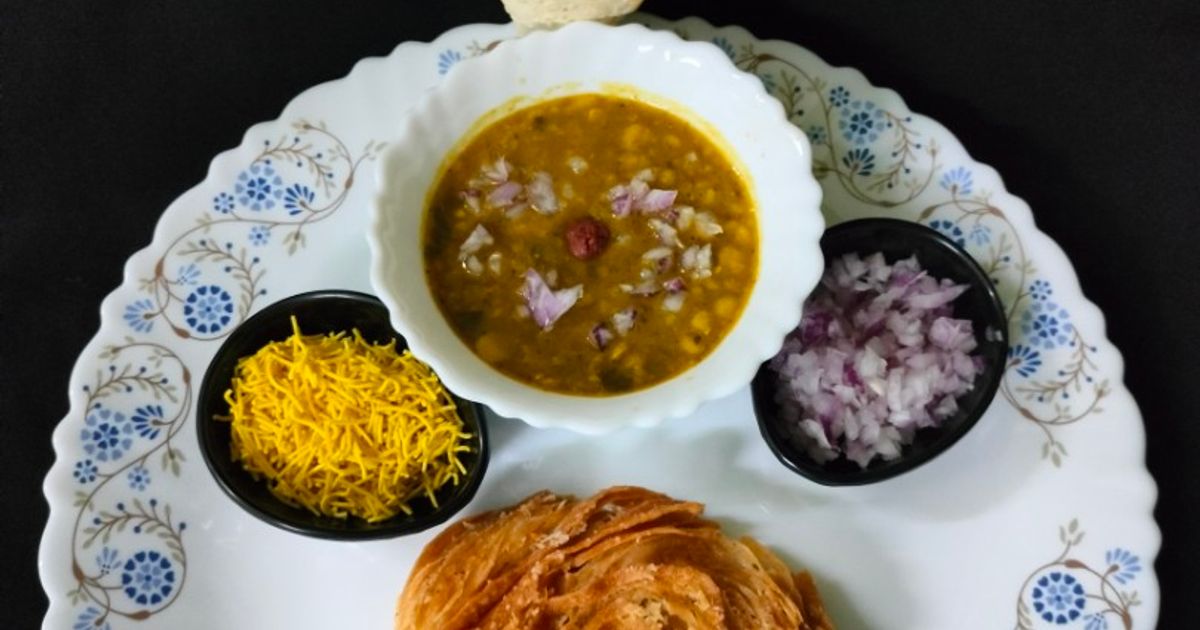 Dal Pakwan Recipe by Jigisha Modi - Cookpad