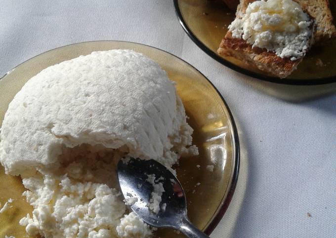 Ricota casera Receta de graciela martinez IG @gramar09ok ☺💗- Cookpad