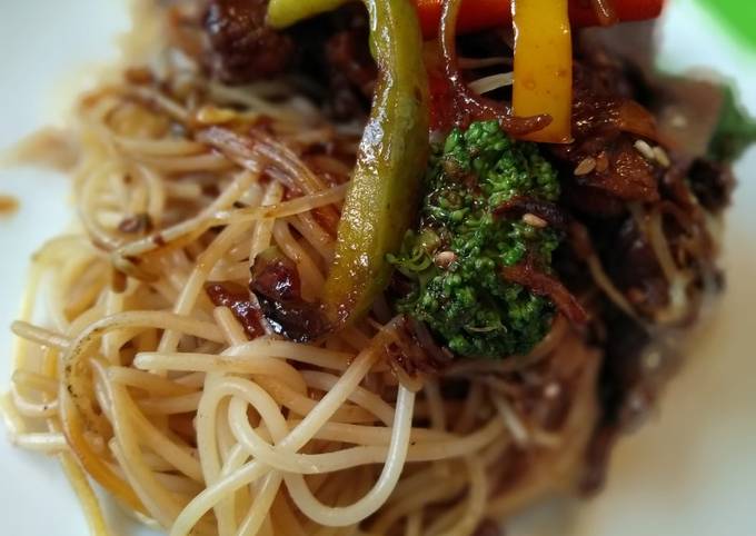 Pasta Estilo Oriental con Carne de Res Receta de AzucarMorenah- Cookpad