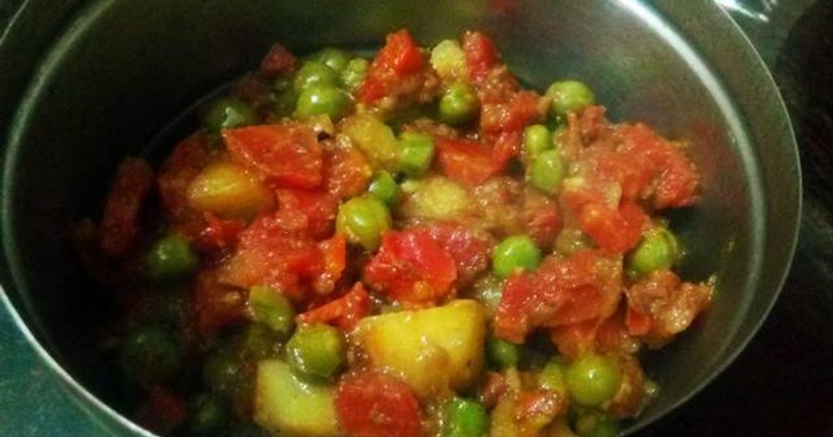 Aloo Gajar Matar Ki Sabji Recipe by Tpasya thakur - Cookpad