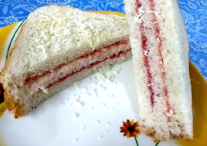 Cheese layered butter jam sandwich Recipe by Chaya Haridoss - Cookpad
