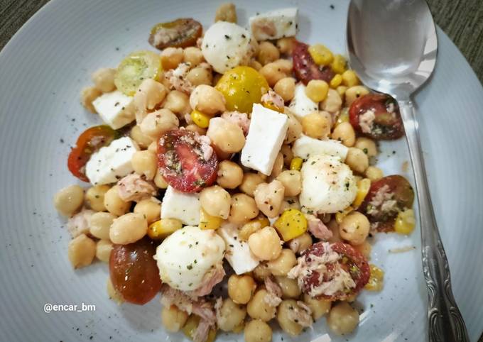 Ensalada de garbanzos con cherrys y queso fresco Receta de Encar- Cookpad