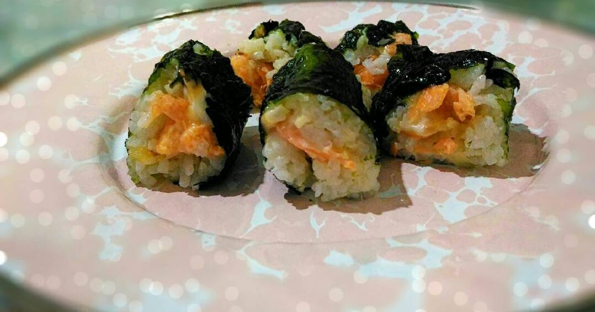 Resep Sushi Salmon Simple 🎉🍣🍣😍 oleh safarazkitchen 🍃🍊🍒 - Cookpad