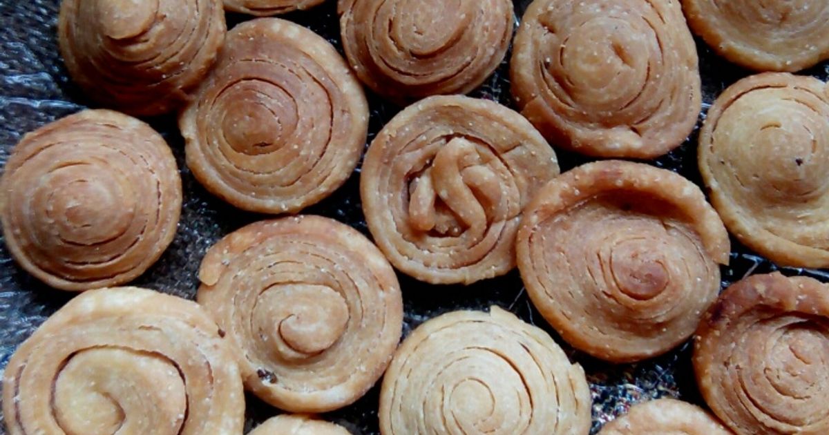 Crispy Verki Puri Recipe by Mridula Bansal - Cookpad
