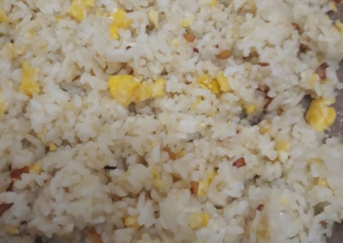 Resep Nasi Mentega with scrambled egg 5 menit oleh Naila Maharani - Cookpad