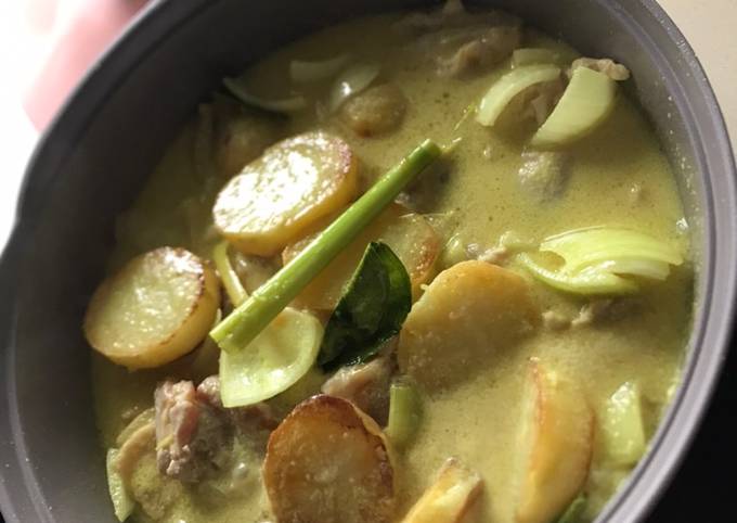 Resep Kari ayam kentang oleh Riia Fleur - Cookpad