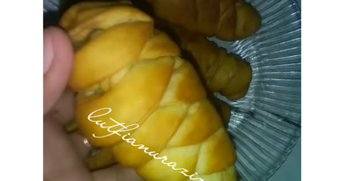 Resep Roti Isi Pisang (Bentuk Roti Kepang Dan Bentuk Bunga) oleh Lutfia ...