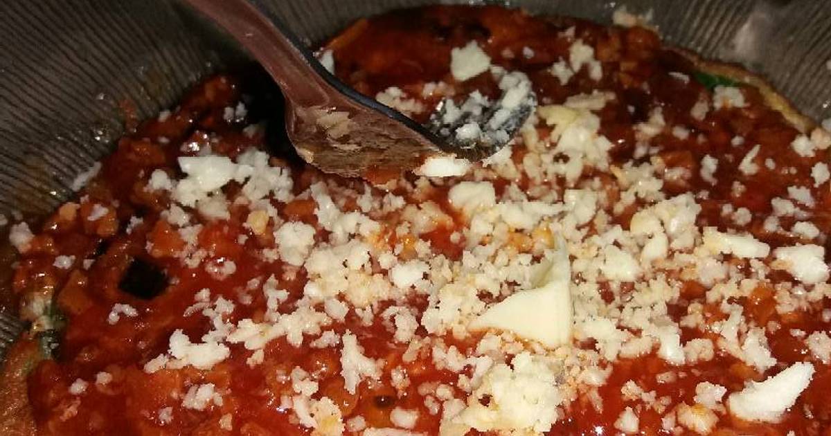 Resep Pizza MieLor with Bolognese Sauce oleh Ummu Khadijah - Cookpad