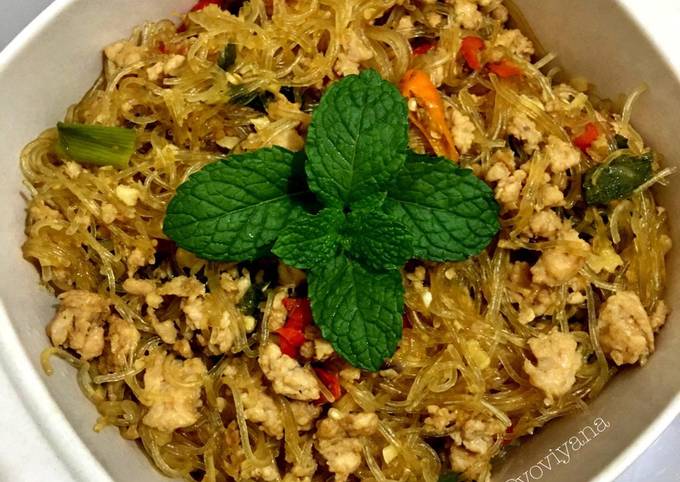 Resep Sohun goreng Ayam cincang oleh yovi yana - Cookpad