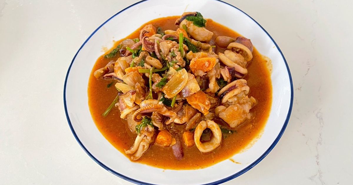 Stir Fried Squid With Salted Egg Yolk Recipe by Pakprawee - Cookpad
