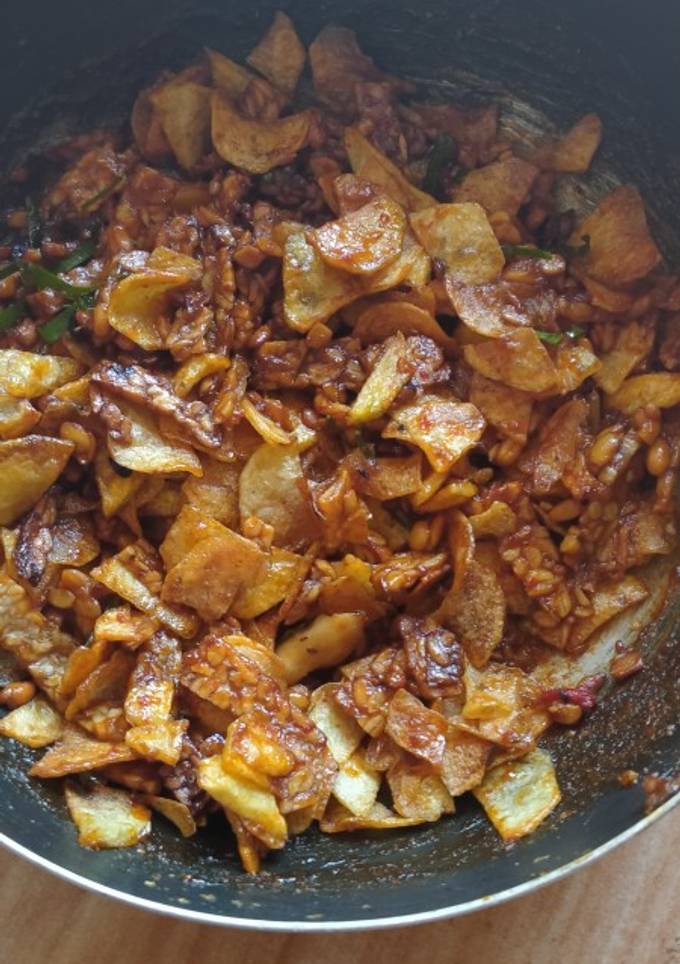 Resep Kering tempe kentang pedas manis oleh Umi Susanti - Cookpad