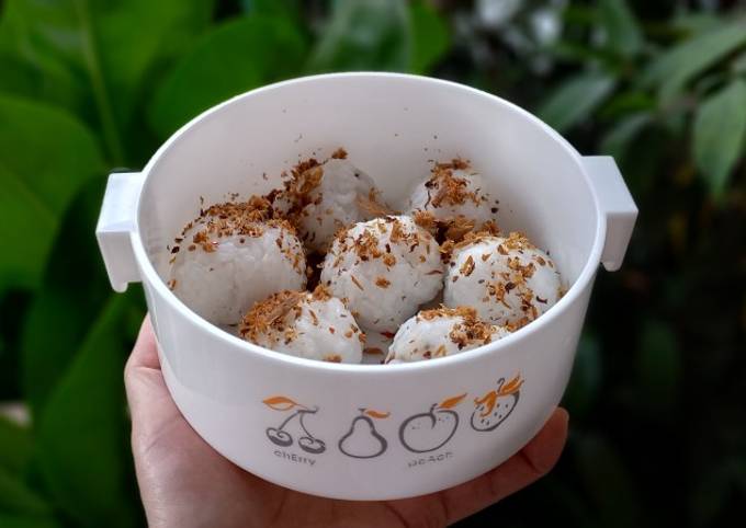 Resep Rice Balls Isi Abon Tuna Ide Bekal Sekolah oleh Dapoer Nafa - Cookpad