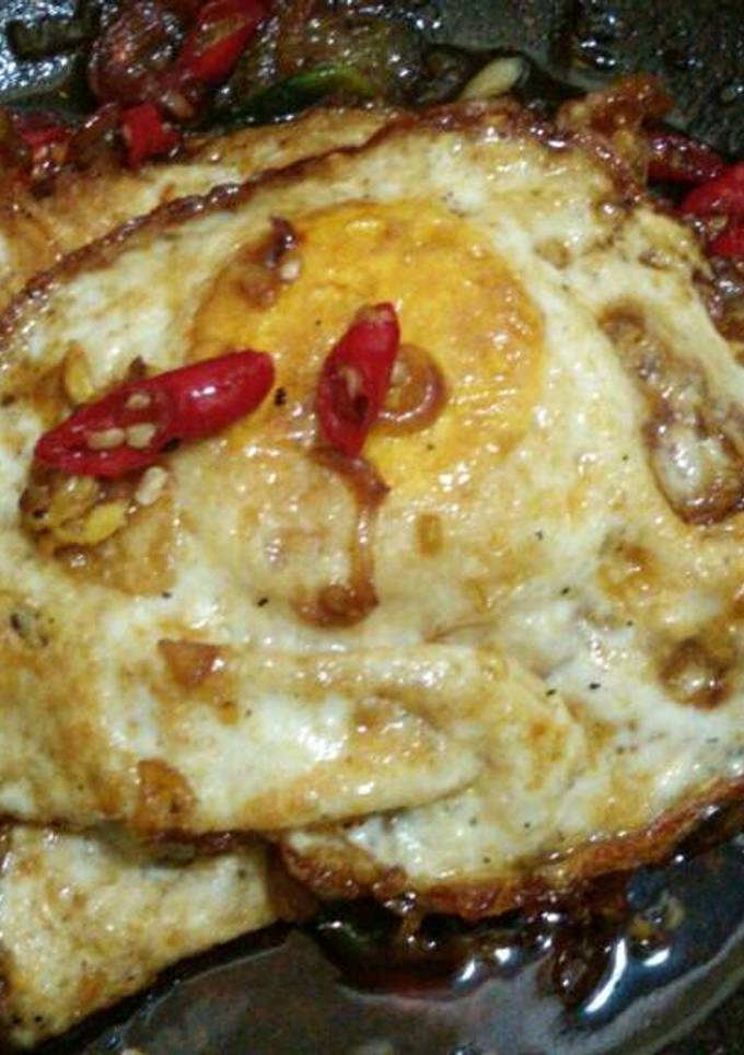 Resep Telur Mata Sapi Sambal Kecap oleh indah Nuraini - Cookpad