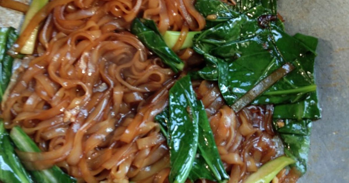 Stir Fried Noodles With Chinese Broccoli (Pad Tang Taek) Recipe By ...