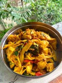 สูตร ผัดเผ็ดไก่หน่อไม้ดอง (เมนูข้าวหมดหม้อ) โดย Pom Patchareewan Tabtimthong - Cookpad