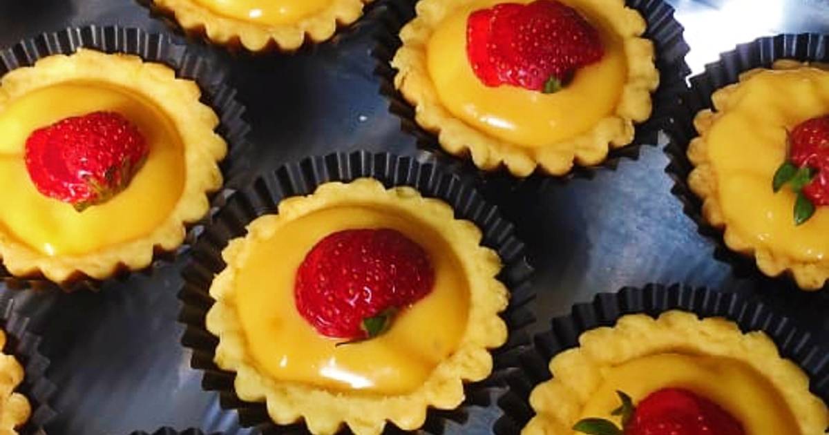 Resep Pie buah lumerrrr🍓 (Vla non kuning telur) oleh Iniika - Cookpad