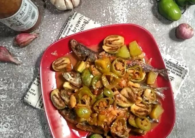 Resep Ikan masak terong tauco oleh Martian Prasetyani - Cookpad