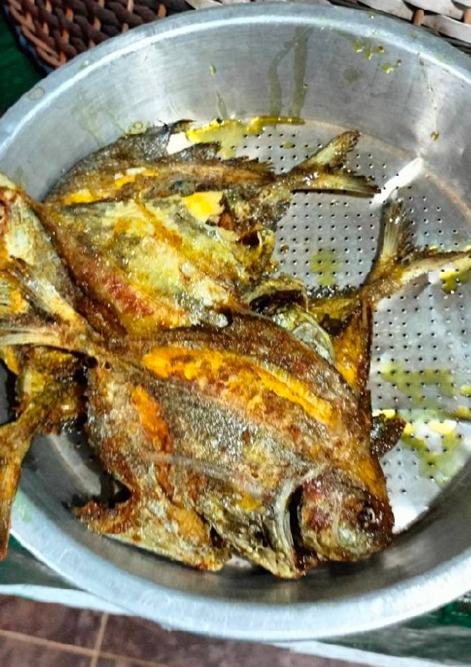 Resep Bawal Goreng Simple oleh Richa Noprianty - Cookpad