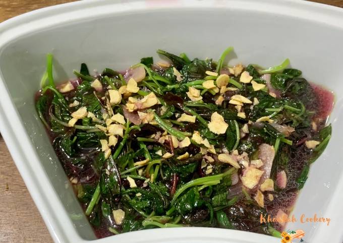Resep Tumis Bayam Merah Bawang Putih oleh Indri Hendayanti - Cookpad