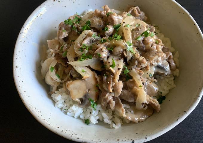 Creamy Beef & Mushroom Rice Bowl Recipe by Hiroko Liston - Cookpad
