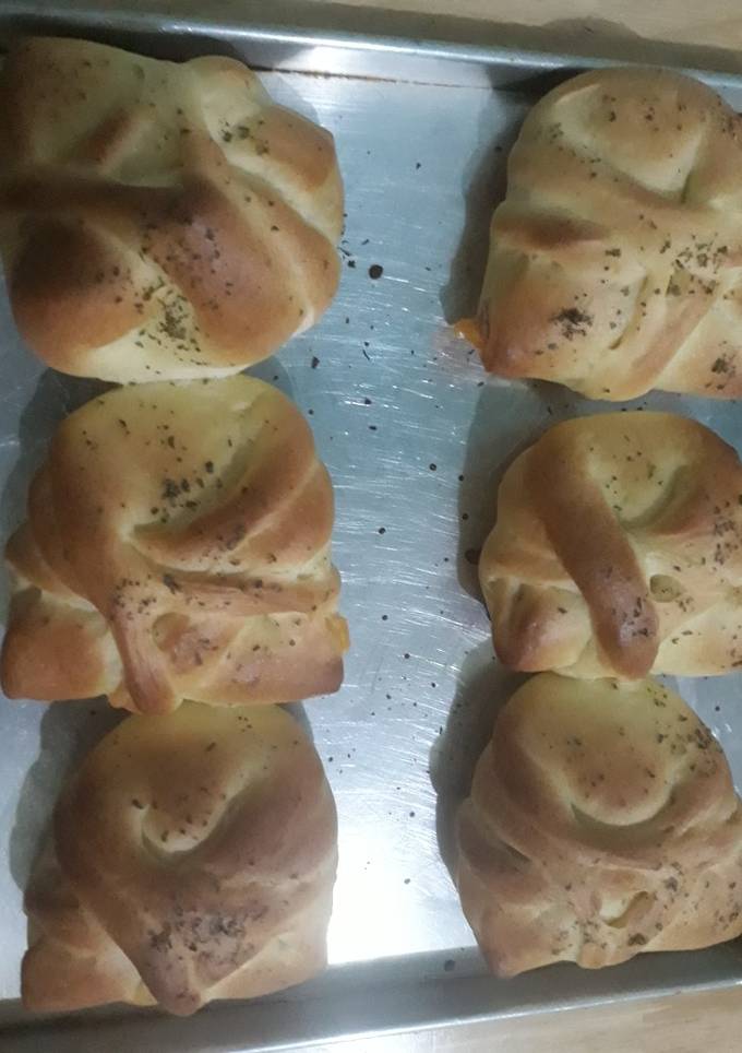 Resep Smoked beef &cheese bread oleh Utik - Cookpad