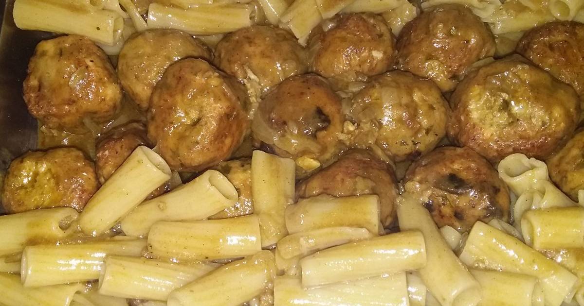 Mostachol con albóndigas de pollo en salsa española al disco Receta de ...