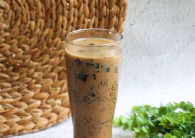 Resep Es Kopi Gula Aren Cincau oleh djanara.homecook - Cookpad