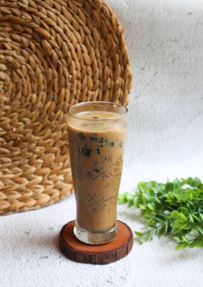 Resep Es Kopi Gula Aren Cincau oleh djanara.homecook - Cookpad