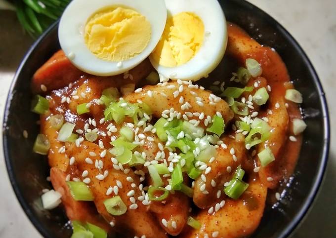 Resep Topokki/ Tteokbokki Versi Indonesia oleh Cooking With Ami - Cookpad