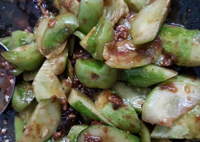 Resep Rujak timun dan tomat hijau oleh Fia Luthfiana - Cookpad