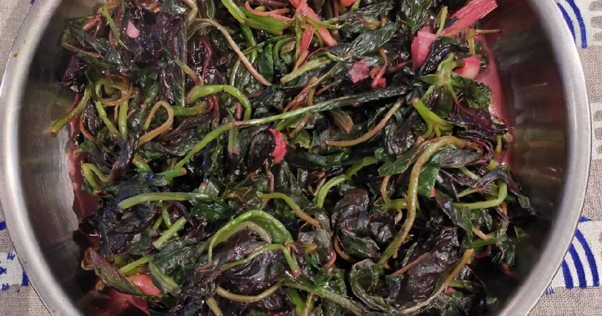 Sauteed Red Spinach Recipe by Meme - Cookpad
