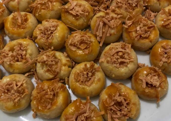 Resep Thumbprint garlic cheese cookies oleh anndaabigaill - Cookpad