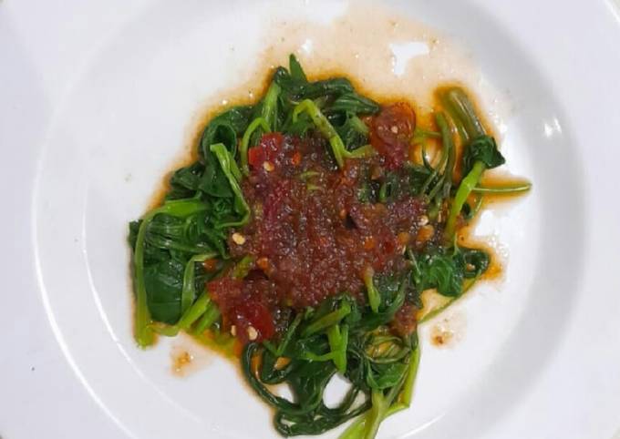 Resep Plencing Kangkung oleh Nur Cahyo Susilo - Cookpad