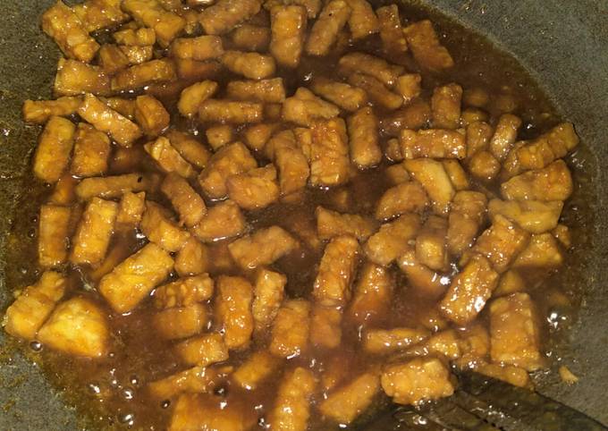 Resep Tempe orek Gula merah oleh Ummu Shafiyya - Cookpad