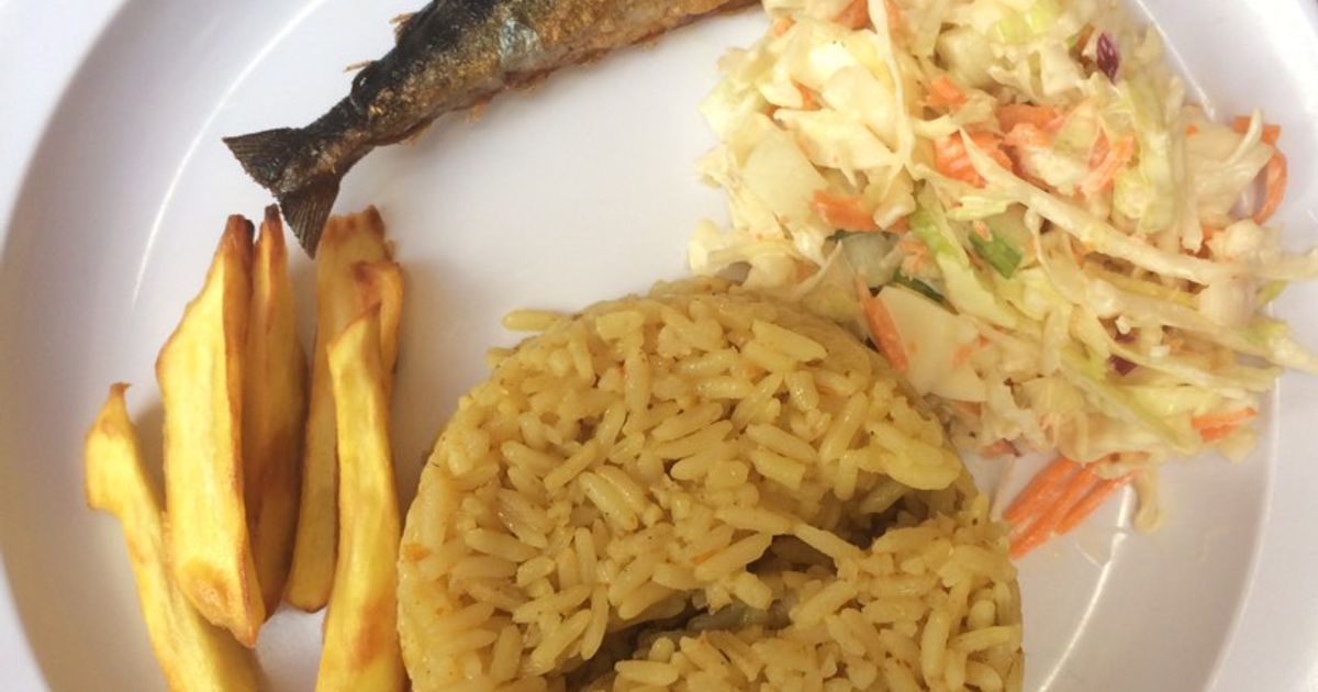 Jollof Rice,Salad With Chips And Fish Recipe by Emmanuella💖💖 - Cookpad