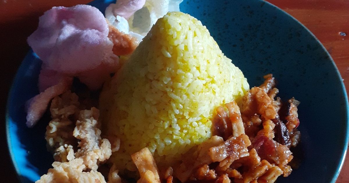 Resep Nasi Kuning Instant With Rice Cooker oleh Dessy Solehyanti - Cookpad