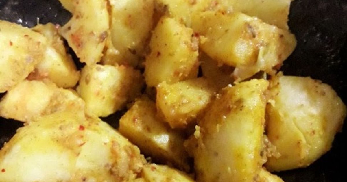 भुने हुए आलू (Bhune Huye Aloo Recipe In Hindi) रेसिपी बनाने की विधि in ...