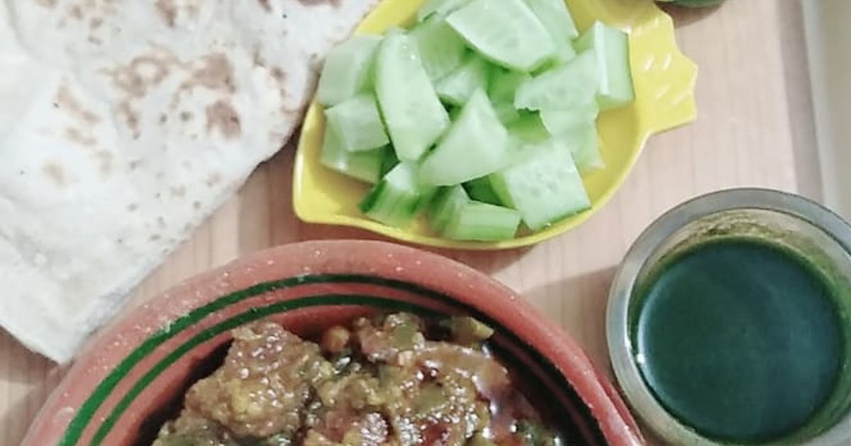 Shimla Alu Gosht Recipe by Ghania Butt - Cookpad