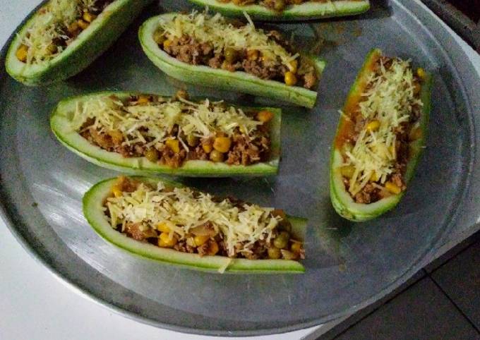Abobrinha recheada Receita por Cris Nunes - Cookpad