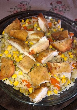Arroz Primavera Con Pollo Empanizado Receta de graciela_gauna.🌹- Cookpad