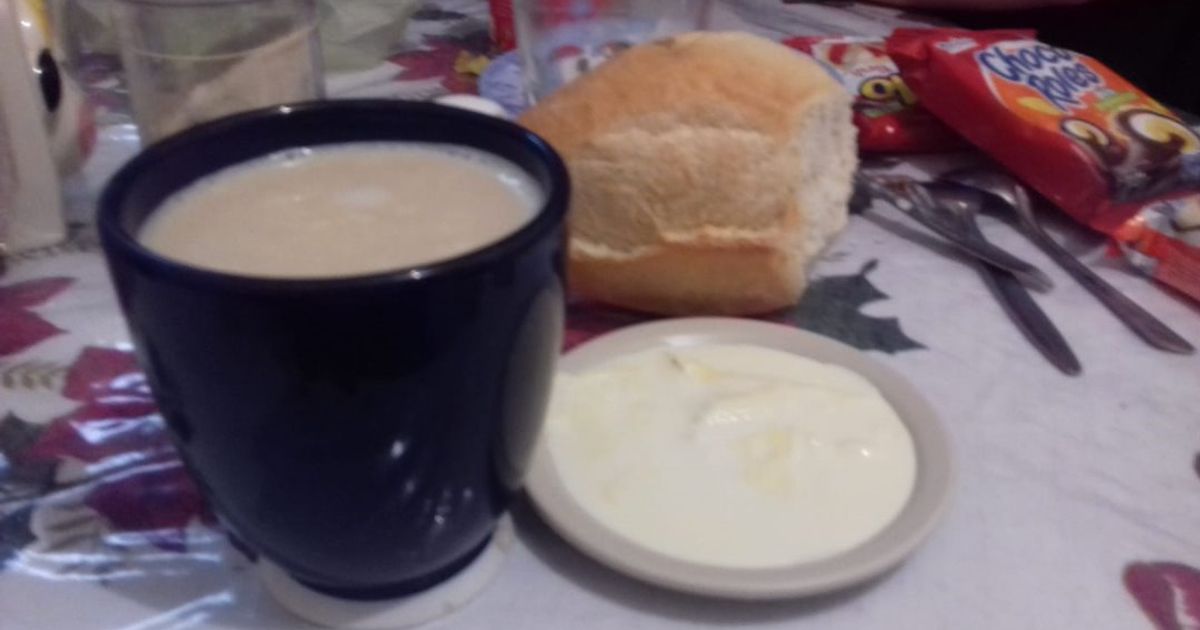 Café Con Leche Mexicano Y Bolillo Con Nata De Leche De Vaca Receta de ...